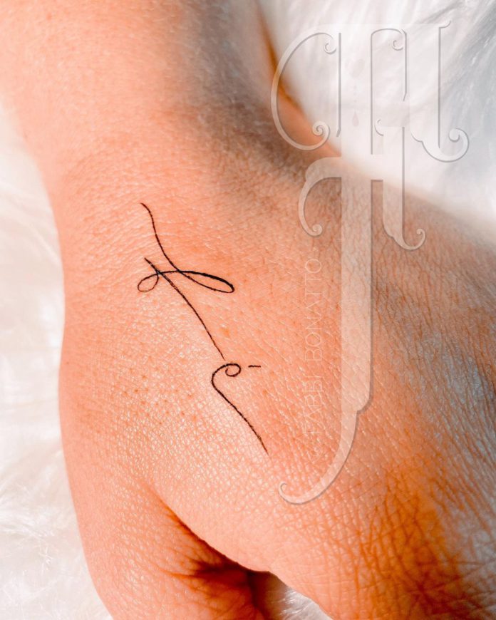 Tatuagem escrita minimalista: Muitas ideias para você! - Blog Tattoo2me Tatuagem escrita minimalista: Muitas ideias para você! - Blog Tattoo2me