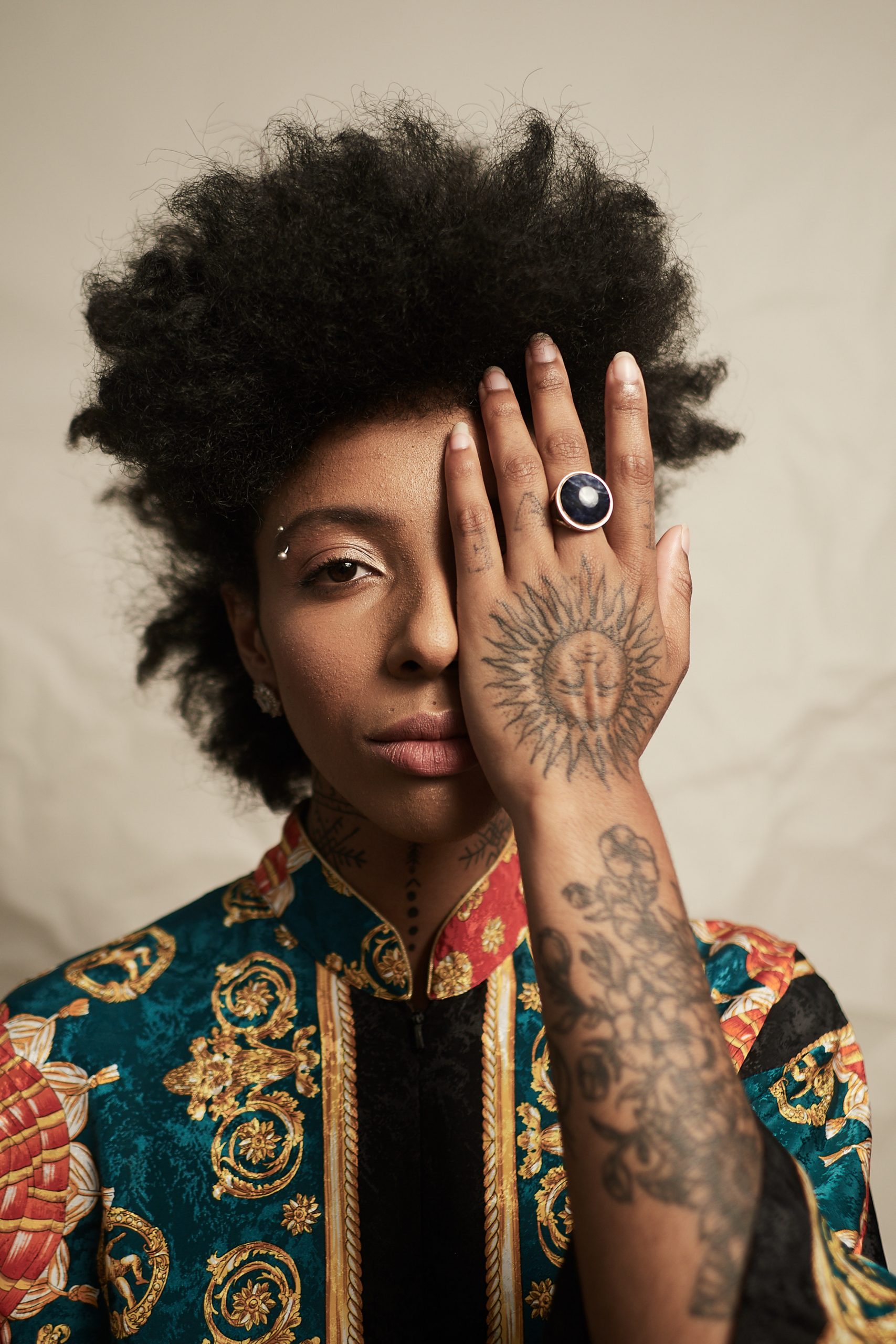 "O mundo é feito dos que têm coragem" Conheça a artista Desiree - Blog ...