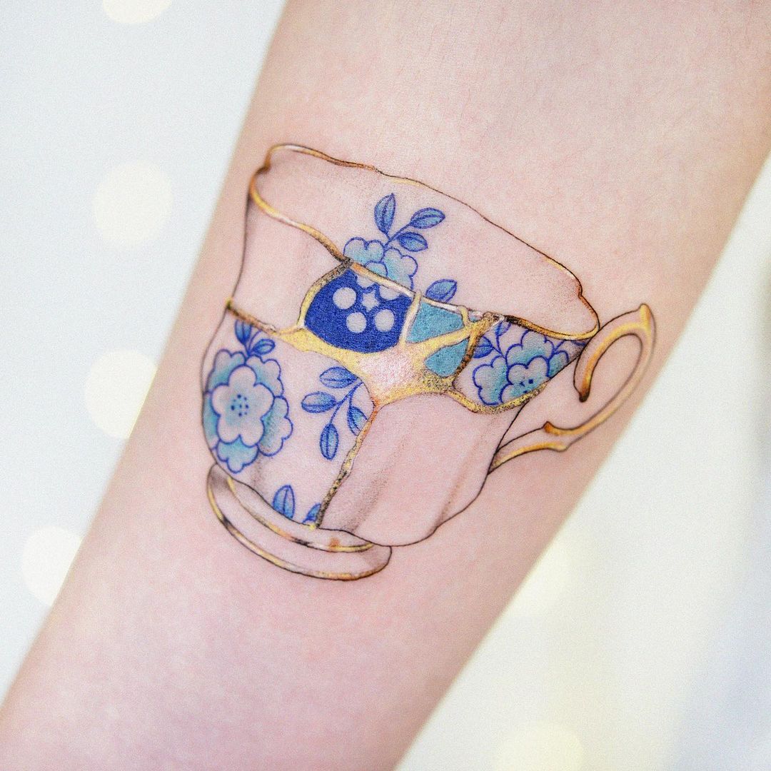 Delft Blue Tattoos: Conheça as tatuagens de porcelana! - Blog Tattoo2me